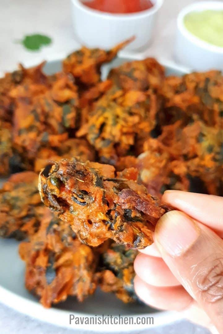 Palak Pakoda(Spinach Pakora) - Pavanis Kitchen